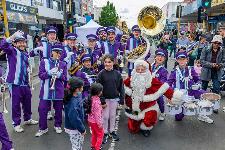 Top Roving Entertainment Ideas to Make Your Event Sparkle